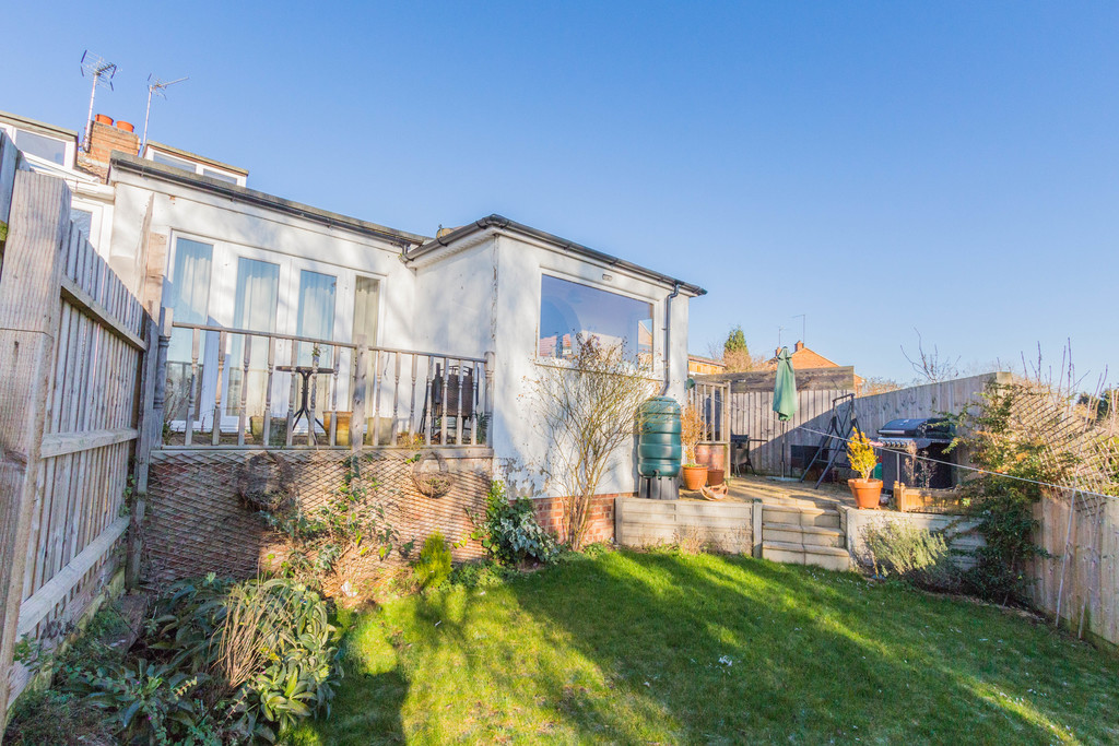 2 bedroom property for sale in Drayton Road, Irthlingborough, NN9 5TA