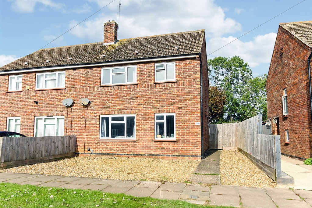3 bedroom property for sale in Cowper Road, Wellingborough, NN8 3NN